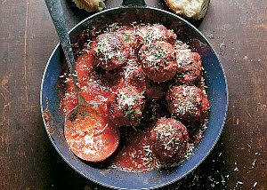 Italian-Style Meatballs with Tomato Ragù | California Olive Ranch